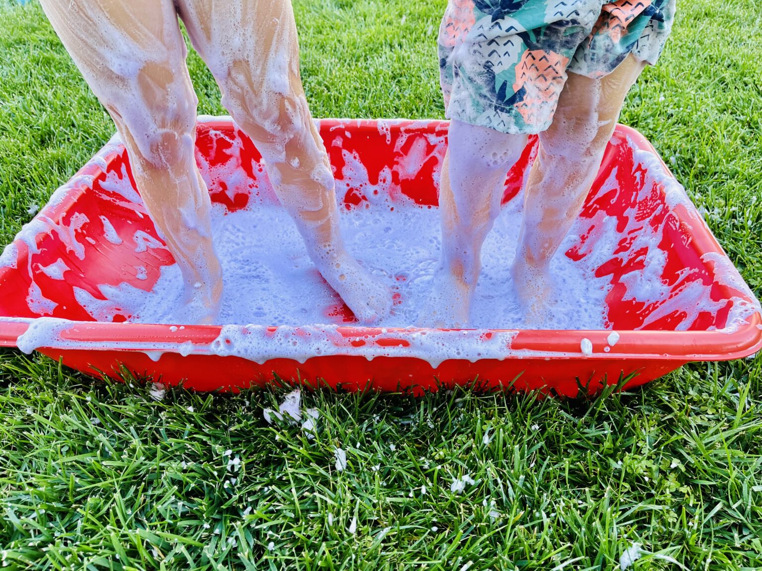 How To Create Awesome Colorful Bubble Foam - Raising Wild Things Sensory
