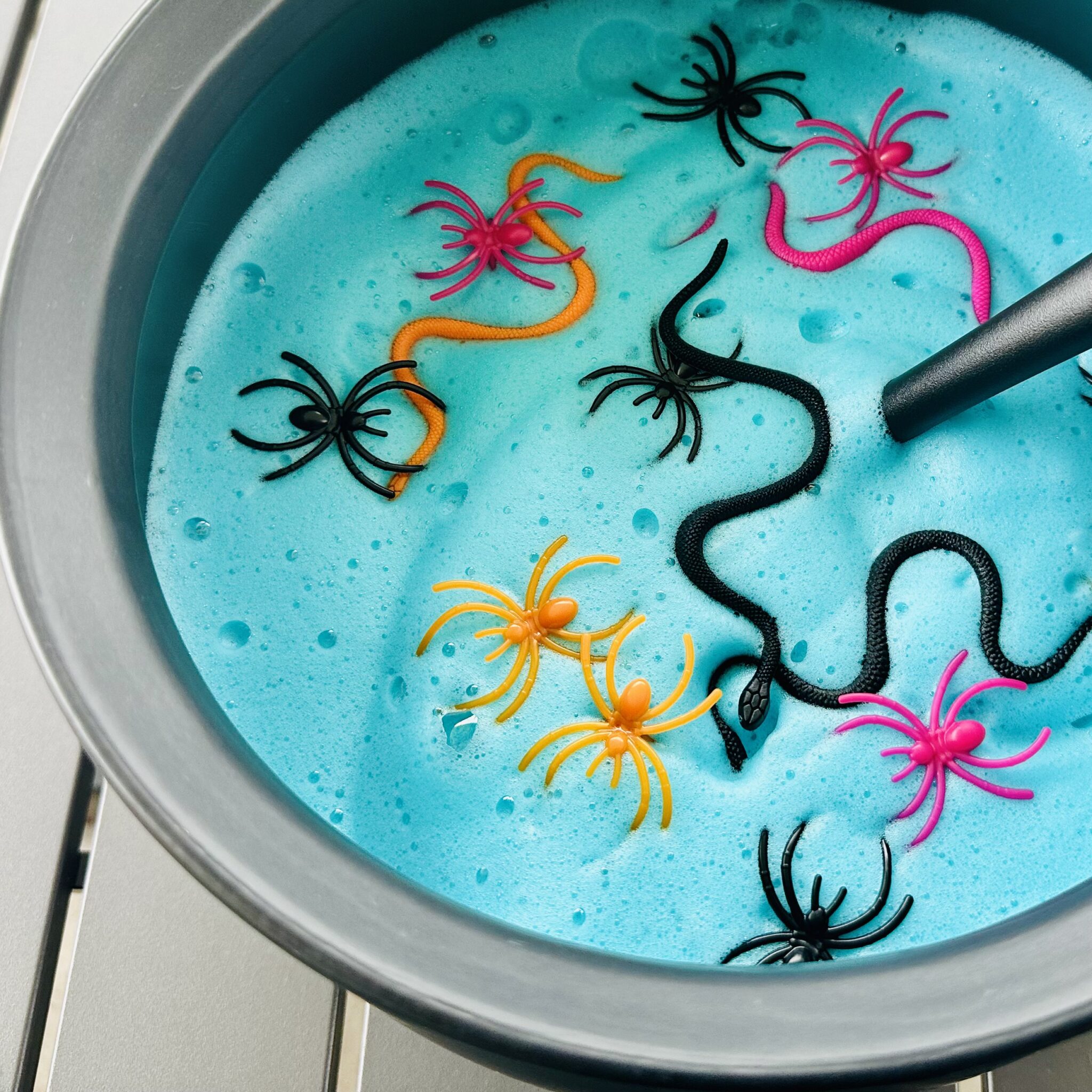 How to Make Spooky Halloween Bubble Foam Witches Brew - Raising Wild ...