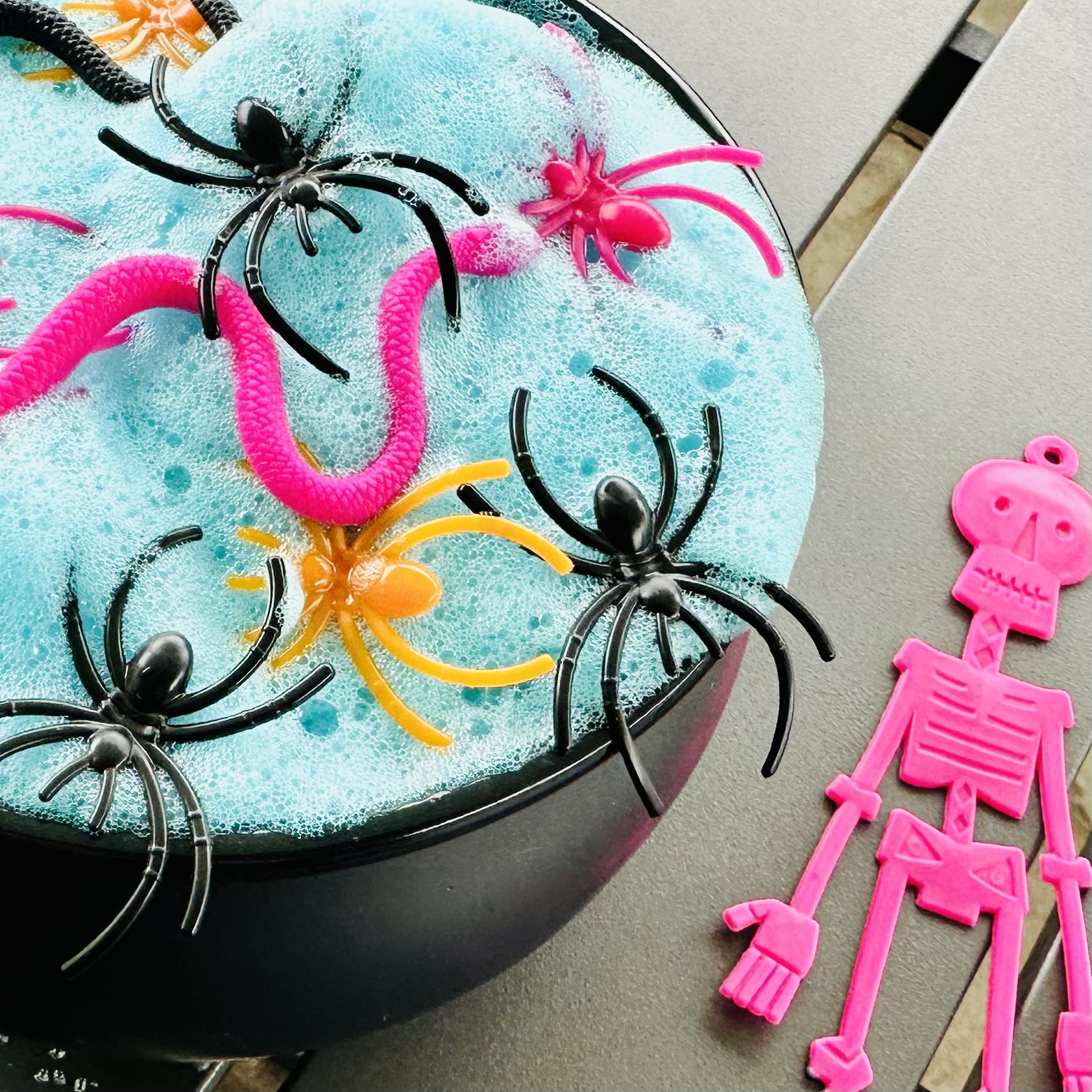 How to Make Spooky Halloween Bubble Foam Witches Brew - Raising Wild ...