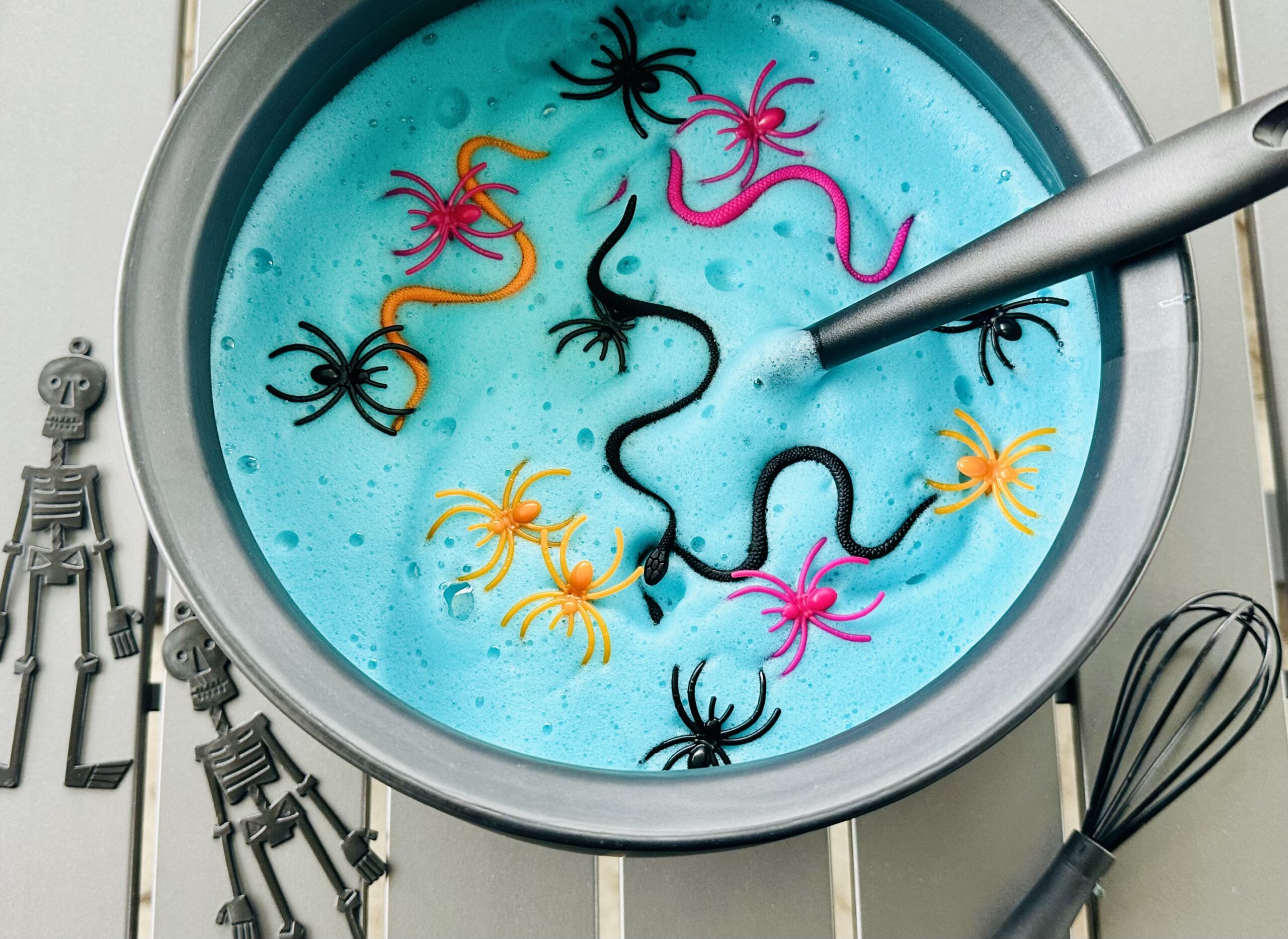 How to Make Spooky Halloween Bubble Foam Witches Brew - Raising Wild ...