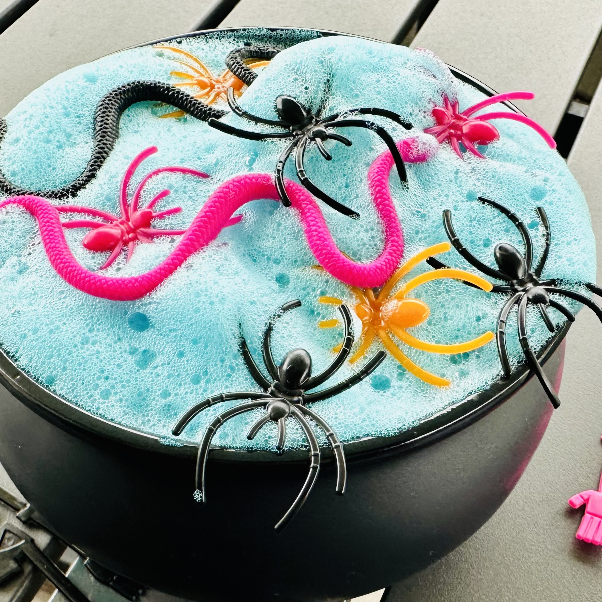 How to Make Spooky Halloween Bubble Foam Witches Brew - Raising Wild ...