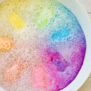 How To Make Fizzy Ice Cubes - Raising Wild Things Sensory