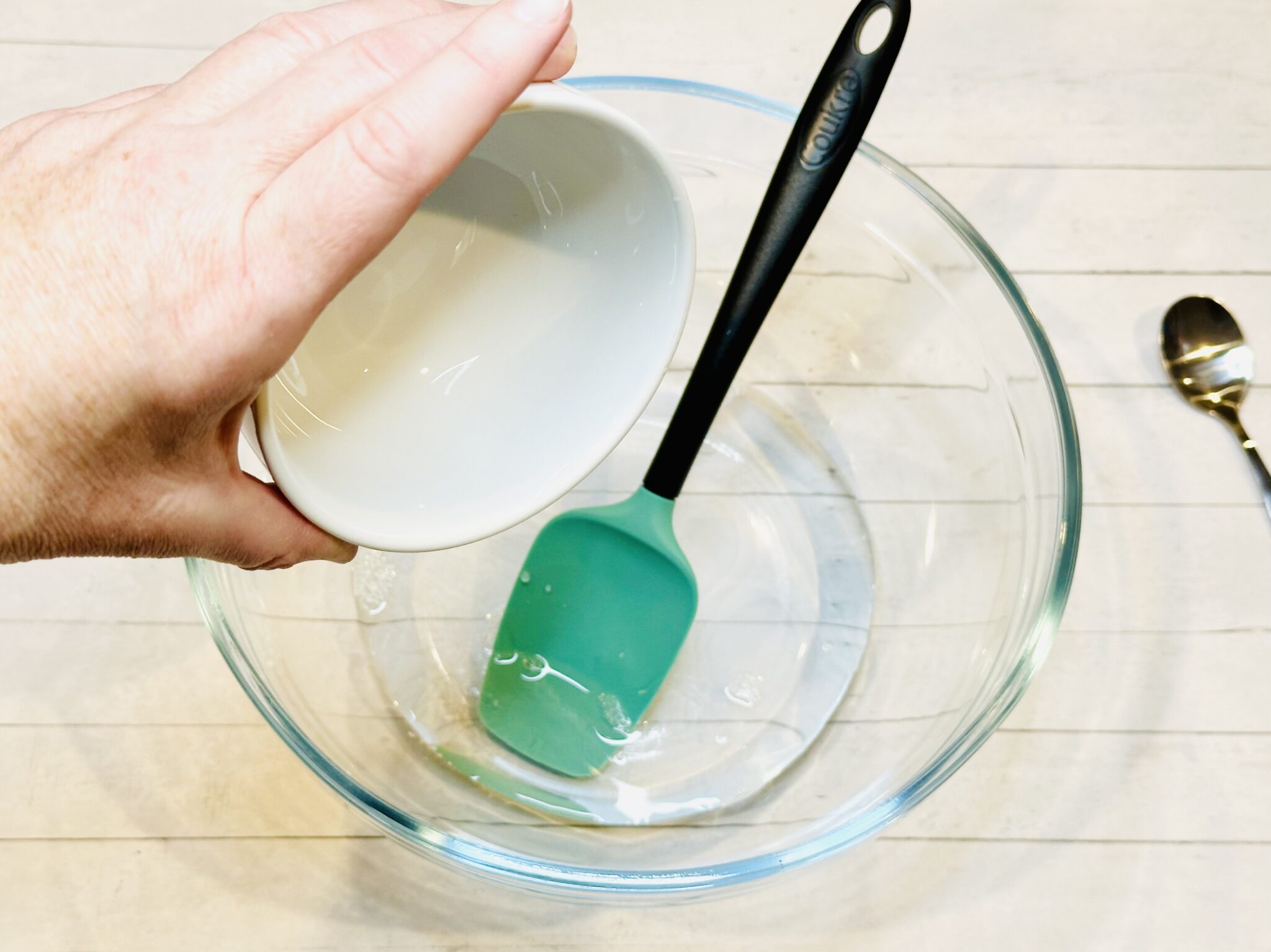 How To Make Sparkly Witches' Brew Halloween Slime (No Borax!) - Raising ...