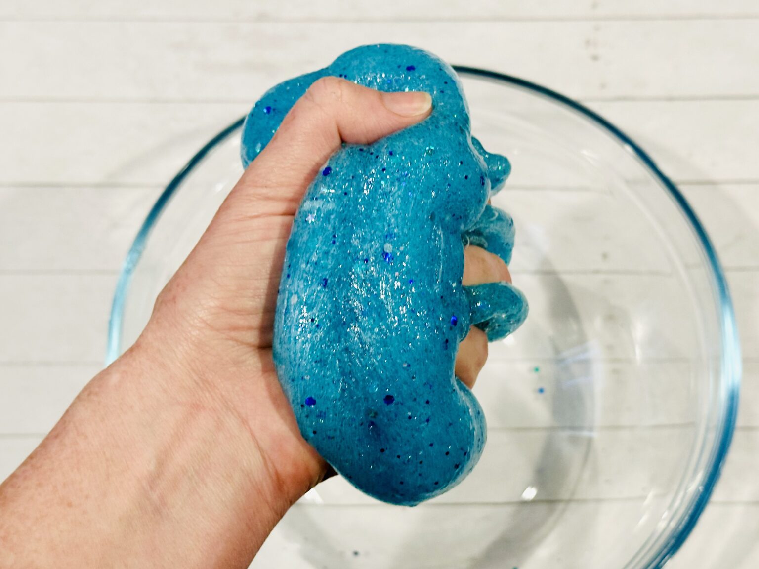 How To Make Glittery Ocean Slime (No Borax!) - Raising Wild Things Sensory