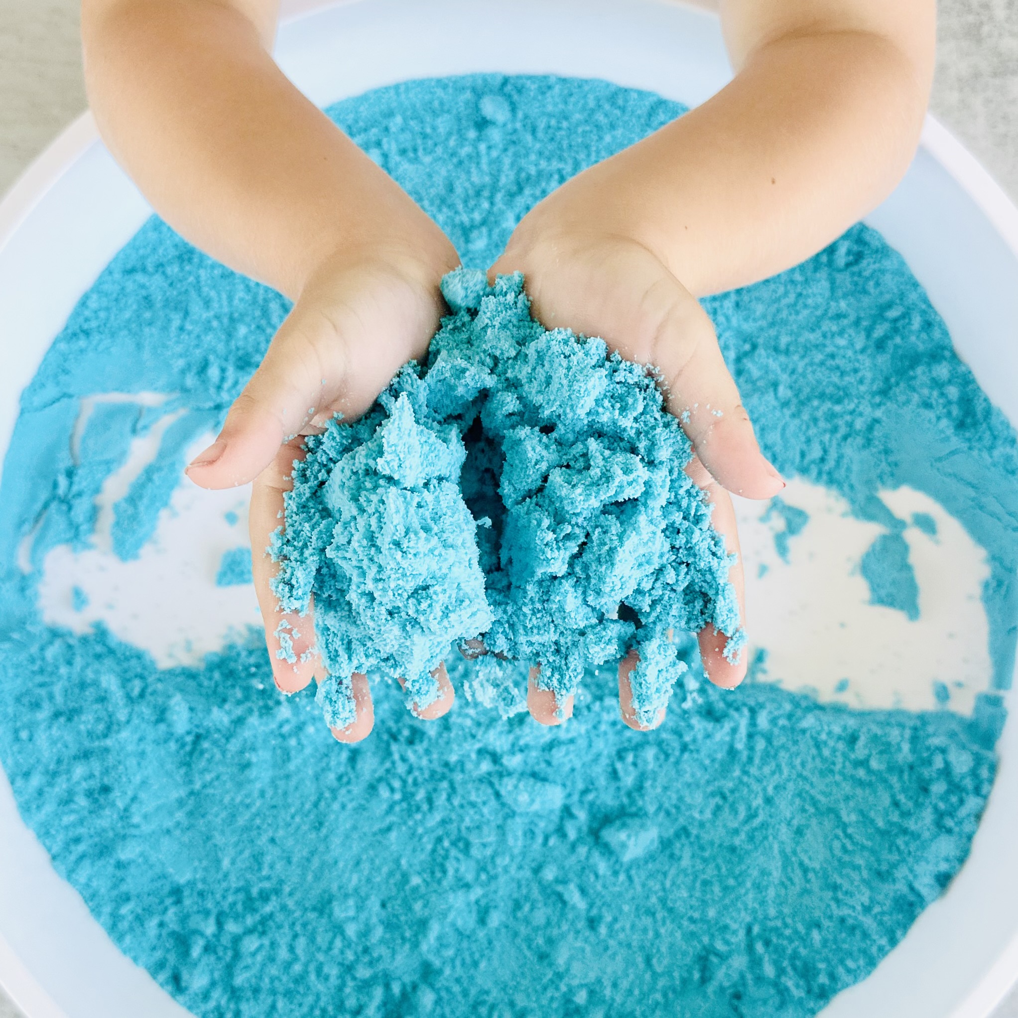 How To Make A DIY Kinetic Sand Ocean Sensory Bin - Raising Wild Things ...