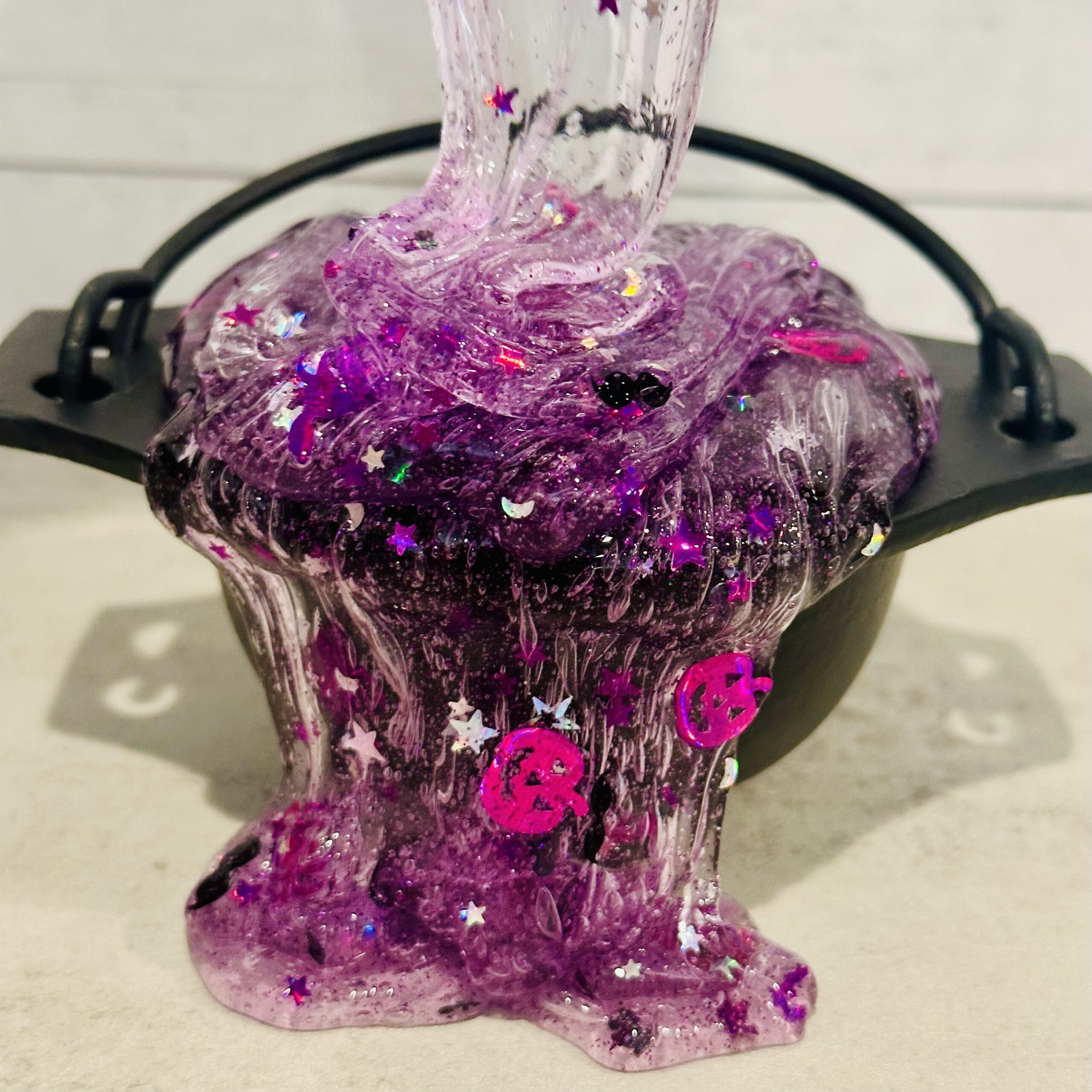 How To Make Sparkly Witches' Brew Halloween Slime (No Borax!) - Raising ...