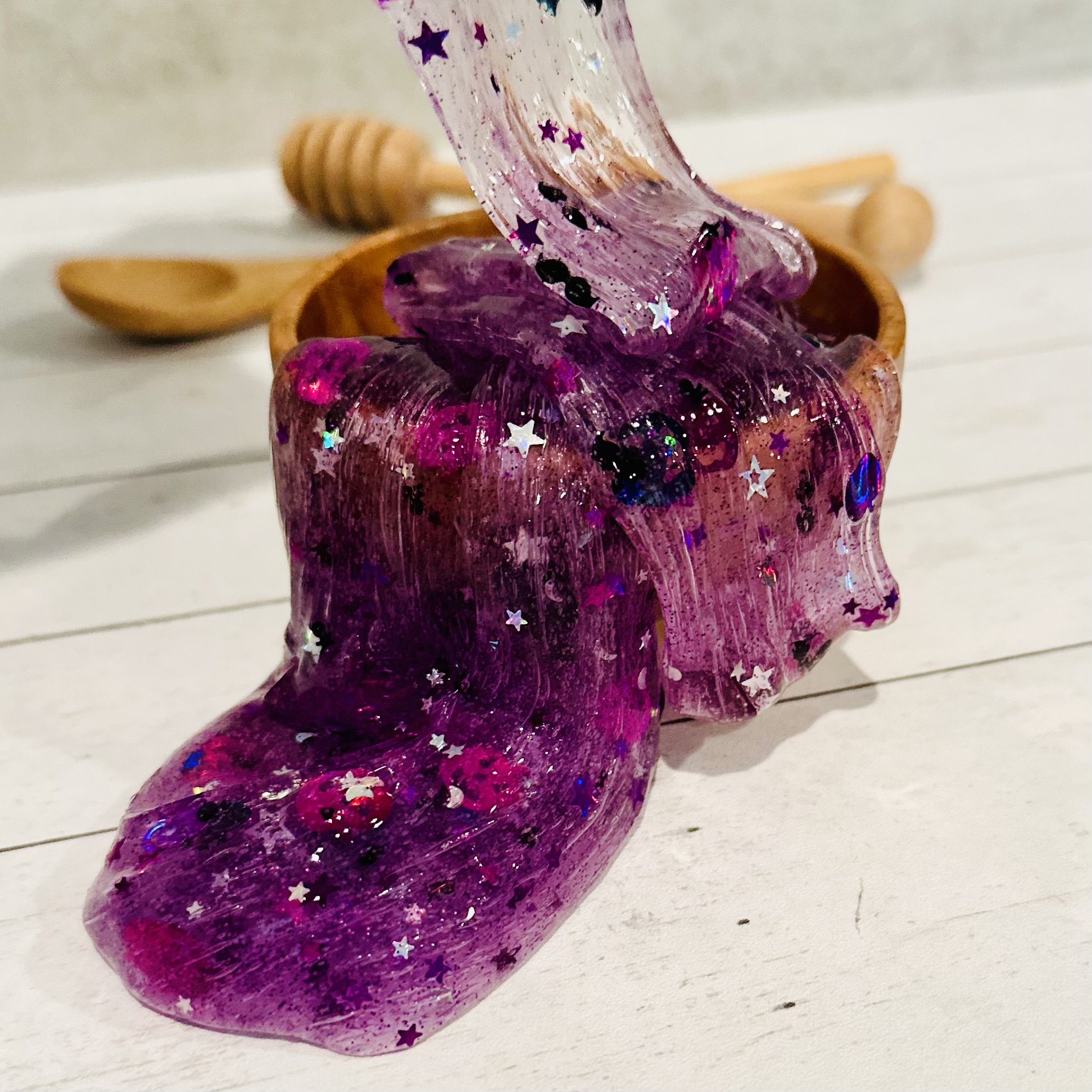 How To Make Sparkly Witches' Brew Halloween Slime (No Borax!) - Raising ...