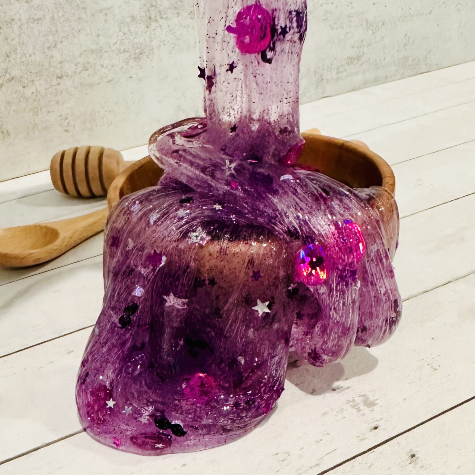 How To Make Sparkly Witches' Brew Halloween Slime (No Borax!) - Raising ...